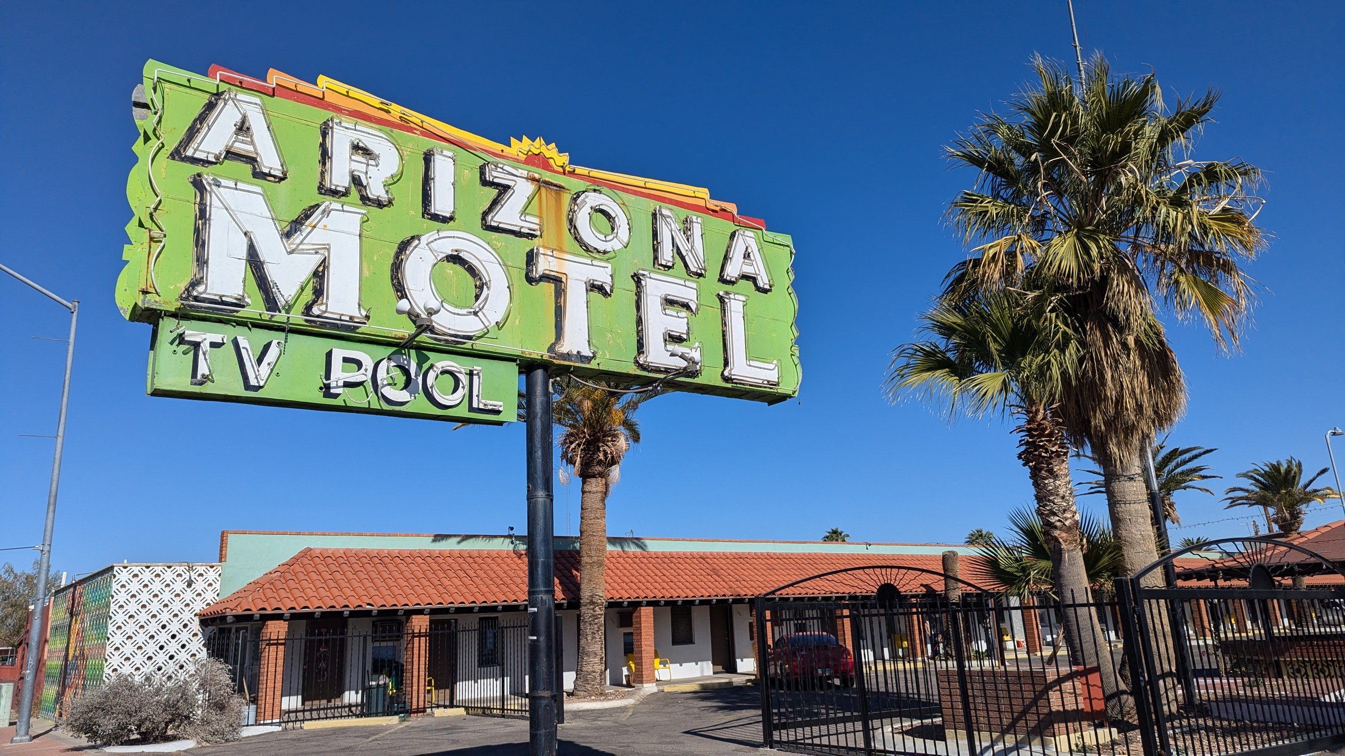 Locations Hub - Arizona Motel